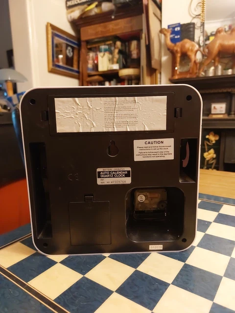 HABITAT AUTO FLIP Calendar Quartz Clock Day Date Month City 24x24cm ...