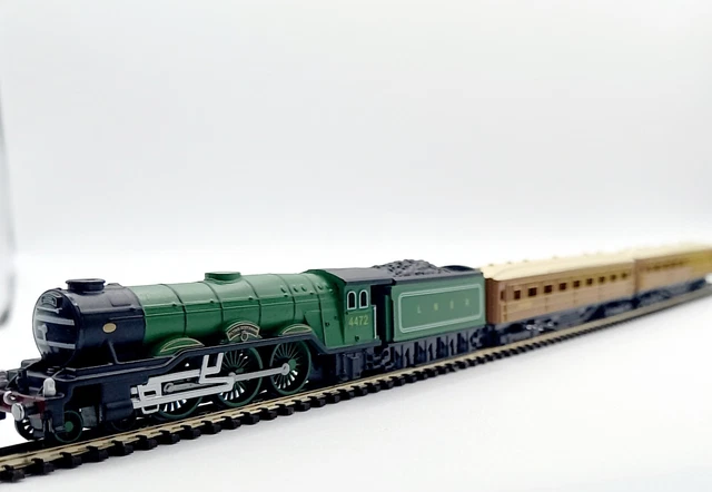 Z GAUGE SCALE FLYING SCOTSMAN Steam Locomotive Model Railway Train Not ...