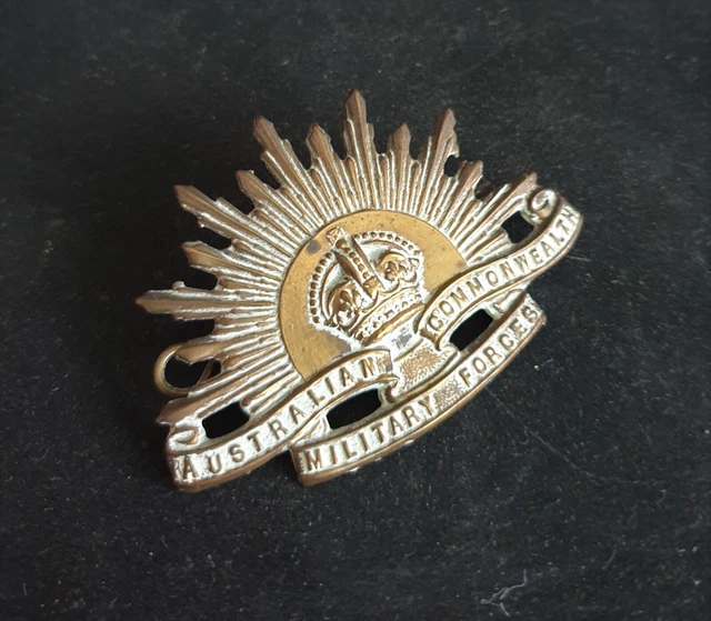 WW1 AUSTRALIAN INFANTRY 'Digger's Slouch Hat' Cap Badge with Lugs ...
