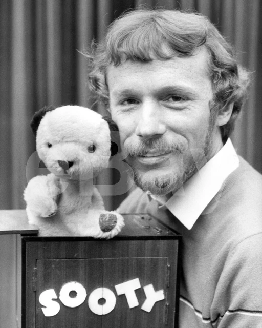 THE SOOTY SHOW (TV) Matthew Corbett 10x8 Photo £3.99 - PicClick UK