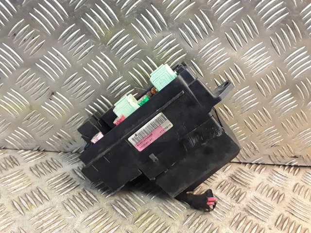 MINI R56 FUSIBLE Boite pour MINI Coopper One S R55 R57 R56 OEM Occasion ...
