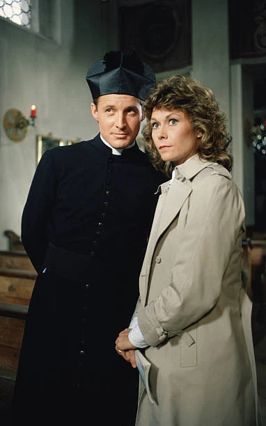 BRUCE BOXLEITNER AS Lee Stetson and Kate Jackson as Mrs Amanda Kin- Old ...