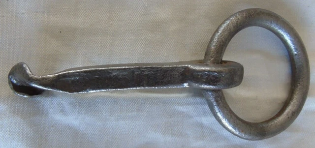 ANCIEN ANNEAU EN fer forgé et sa tige à sceller. EUR 17,95 - PicClick FR