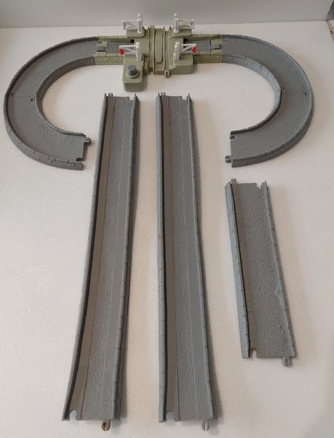 TOMY TRACKMASTER THOMAS The Tank Engine Grey Road Bundle Vehicles ...