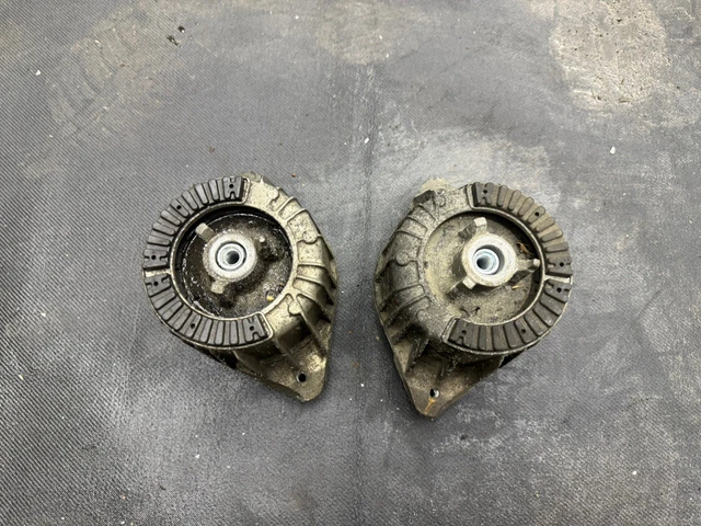 MERCEDES C350 C204 Both Engine Mounts A2042404817 A2042404917 £40.00 ...