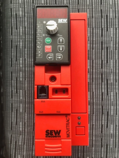 SEW EURODRIVE MC07B0005-5A3-4-00 Movitrac B Frequenzumrichter + Fbg11B ...
