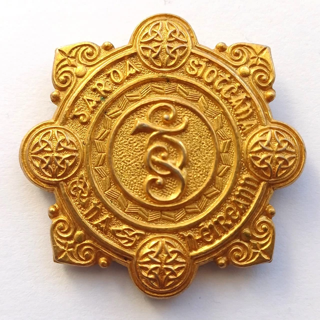 GARDA SIOCHANA IRISH Police Gilt Metal Uniform Cap Badge £49.99 ...