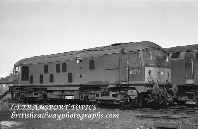 DIESEL RAILWAY PHOTO CLASS 24 No D5098 AT YORK ...