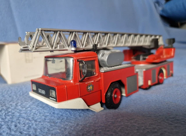 CAMION GRANDE ÉCHELLE IVECO - MAGIRUS Deutz DL 23-12 1/43 - Schuco/gama ...