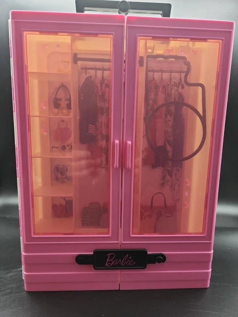 MATTEL BARBIE FASHIONISTAS Ultimate Portable Closet Carrying Case GUC £ ... MATTEL BARBIE FASHIONISTAS Ultimate Portable Closet Carrying Case GUC £ ...
