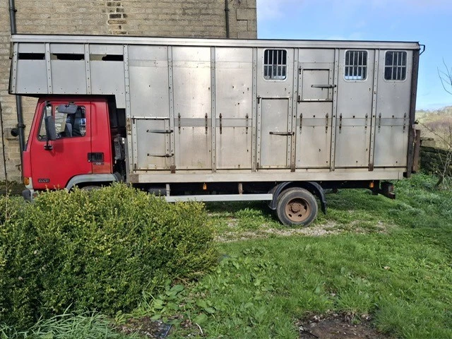 LIVESTOCK BOX - CATTLE BOX - TRANSPORT 5Mtrs by 2.2mtrs good condition ...