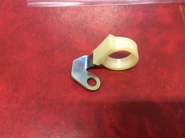 GENUINE YAMAHA PARTS BOTTOM TRIPLE CLAMP CABLE GUIDE YZ125J 1982 5x4 ...