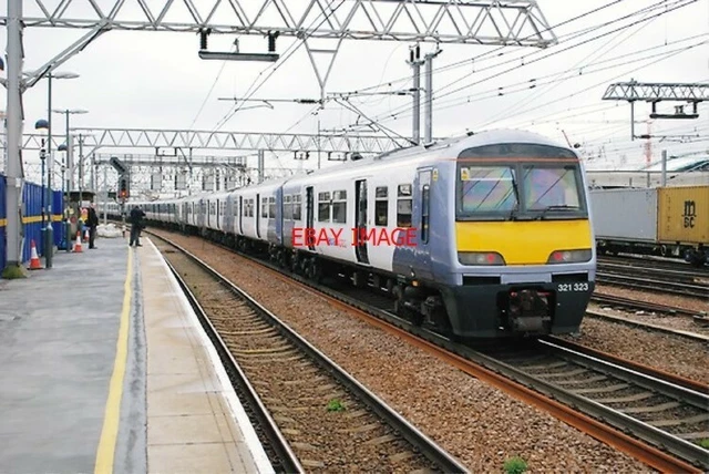 PHOTO CLASS 321 4-Car Emu No 321 323 On An Ecs Working At Stratford 03/ ...