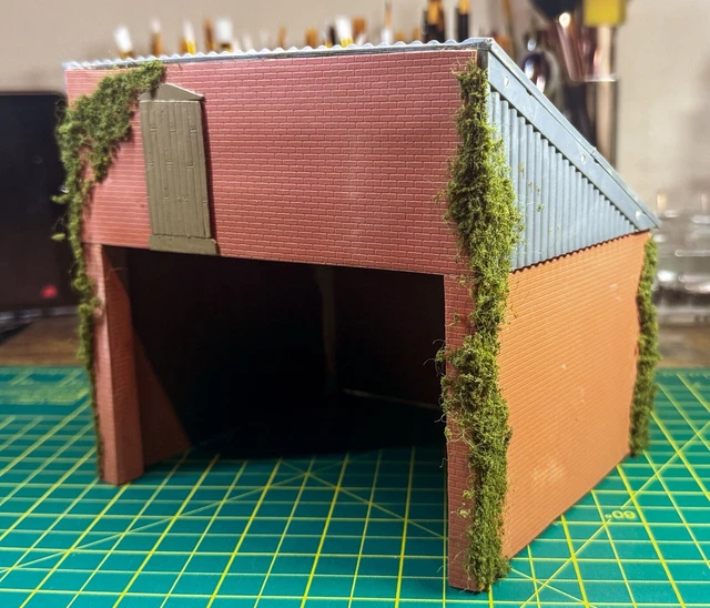 BRITAINS/SIKU COMPATIBLE 1/32 Farm Building Custom (building only) £21. ...