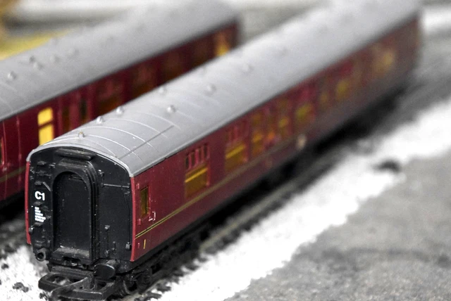 HORNBY HARRY POTTER Hogwarts Express Coach 99716 Mk1 1st Class Maroon ...