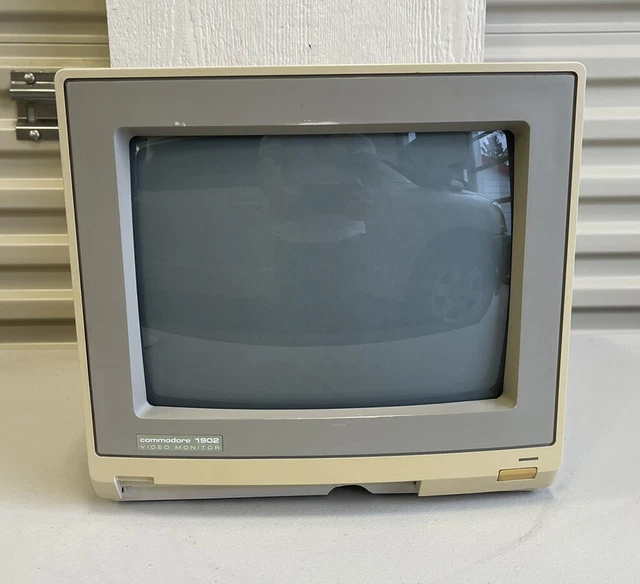 VINTAGE COMMODORE VIDEO Monitor Model 1902 Estate Find 1985 Parts Or ...