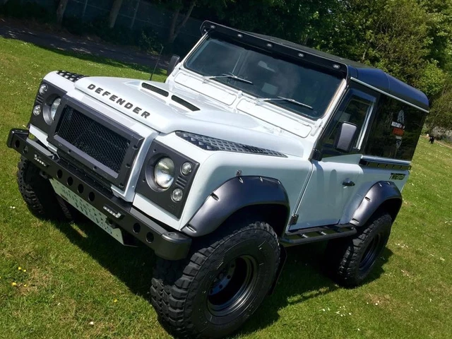 LAND ROVER DEFENDER puma style GRP bonnet with grill td5/v8/200/300tdi ...
