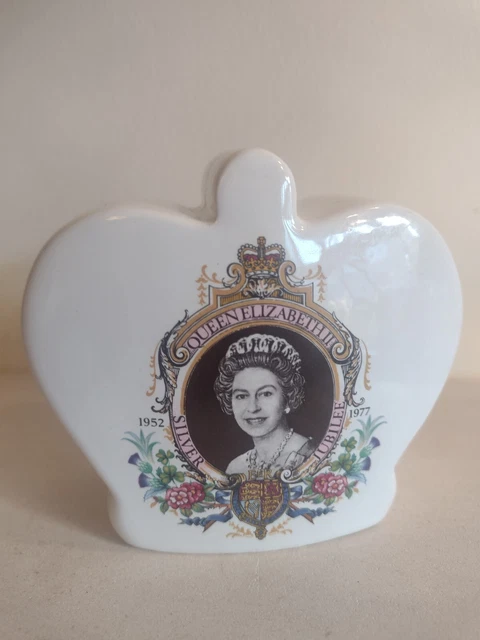VINTAGE QUEEN ELIZABETH Silver Jubilee Crown Shaped Money Box. Great ...