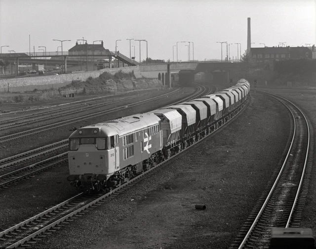 RAILWAY B/W NEG 6x7cm 31113 xworks bridge jn 25/10/85 belmont yd ...