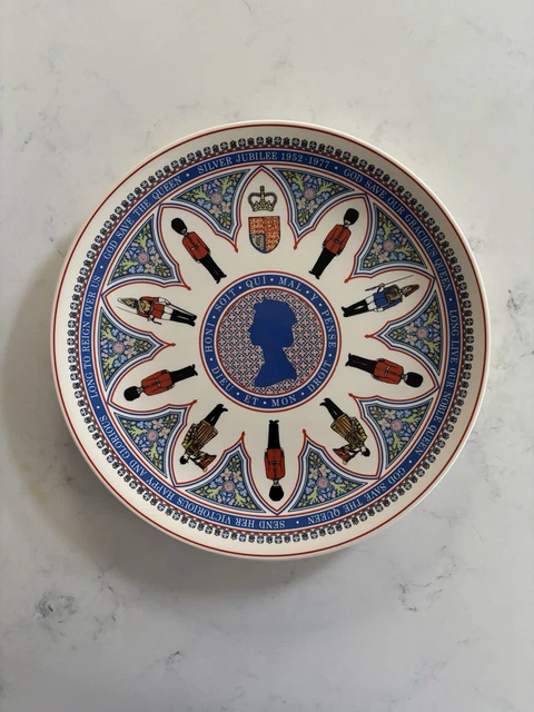 QUEEN ELIZABETH II Silver Jubilee Plate ~ Wedgwood ~ 1977 ~ 10" ~ 25.5 cm £14.23 - PicClick UK