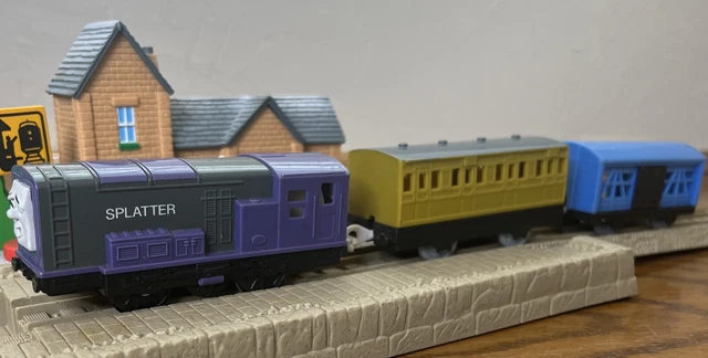 THOMAS FRIENDS TRACKMASTER Splatter Passenger Coach Cargo Motorized ...