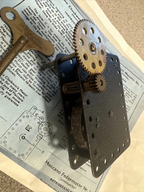 VINTAGE MECCANO CLOCKWORK Reversing Motor No 1 with key and gears VGC £ ...
