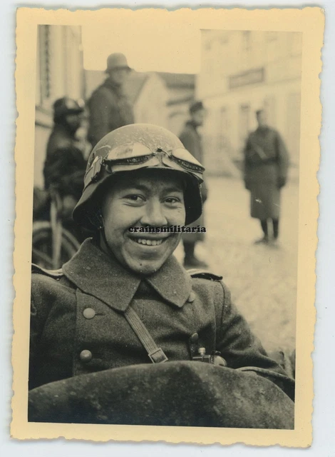 ORIG. FOTO PORTRAIT 71.ID Kradmelder mit Stahlhelm Kradbrille in ...