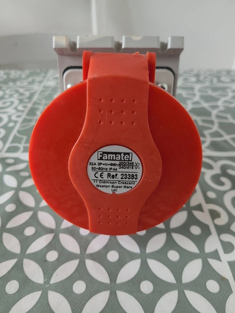 FAMATEL 32A (3TPN+E) 415v IP44 COMMANDO Socket £15.00 - PicClick UK