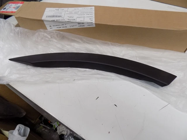 GENUINE LAND ROVER Discovery 5 Offside Rear Wheel Arch Trim LR117002 £ ...