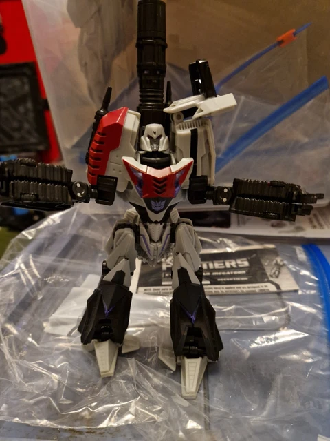 HASBRO TRANSFORMERS GENERATIONS WFC Deluxe Cybertronian Megatron No ...