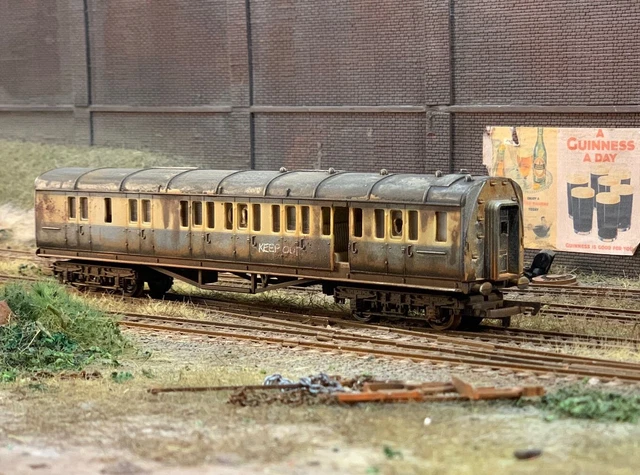 OO GAUGE COACH weathered Coach. Ref G2A £29.99 - PicClick UK