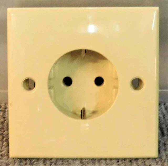 MOTORHOME CARAVAN BOAT, horsebox Clipsal electrical Shuko socket. Beige ...