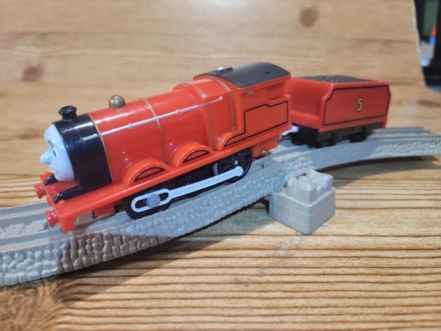 THOMAS & FRIENDS Trackmaster JAMES MOTORIZED Train Tank Engine 2009 ...