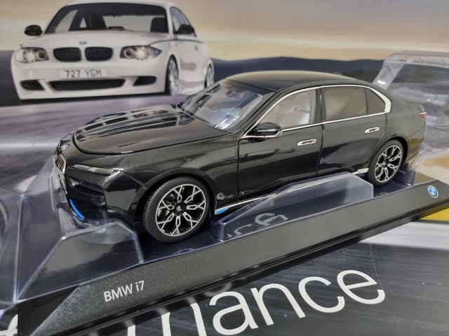 NEW MINICHAMPS BMW MINIATURE i7 SOPHISTO GREY DIECAST MODEL 1:18 ...
