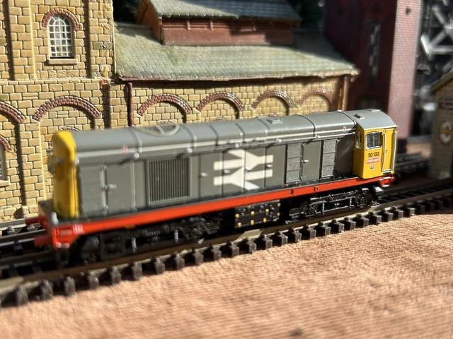 BACHMANN N GAUGE 32-030 BR RAILFREIGHT GREY CLASS 20 20132 LOCOMOTIVE £ ...