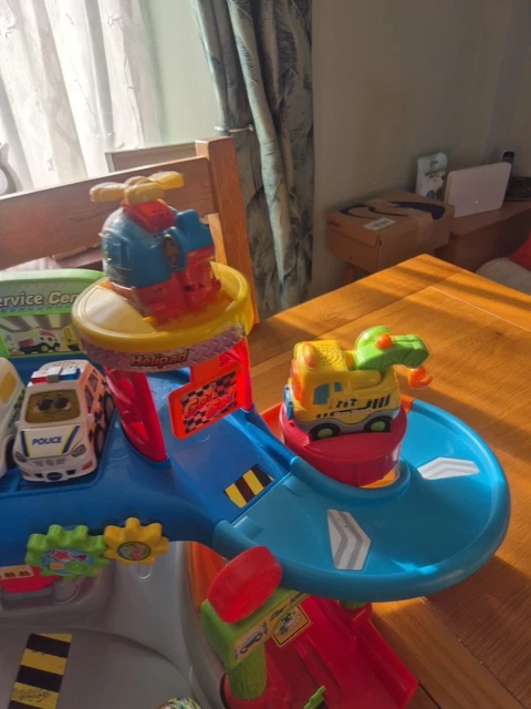 VTECH TOOT TOOT Drivers Repair Centre with Hot Rod Lights and Sounds £ ...