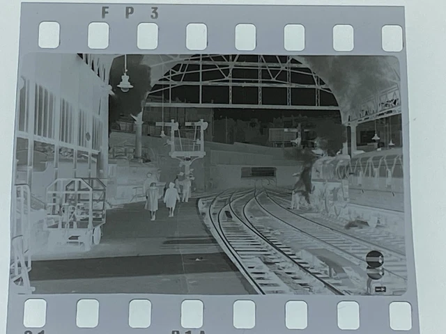 STEAM LOCOMOTIVE LOCO Station Scene Railway Negative Ref 1P-2 EUR 5,82 ...