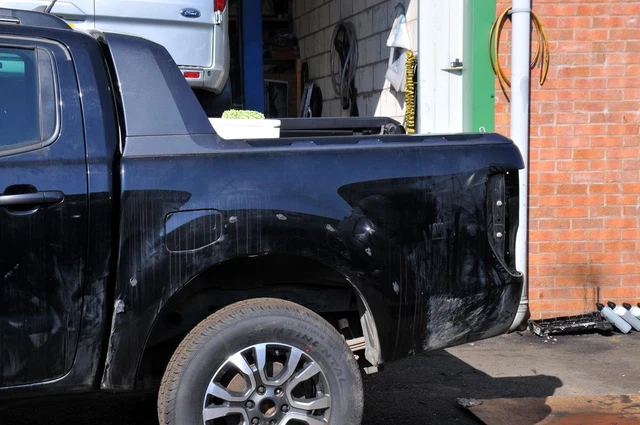 FORD RANGER WILDTRAK mk3 twin cab rear tub / bed with lining in black ...