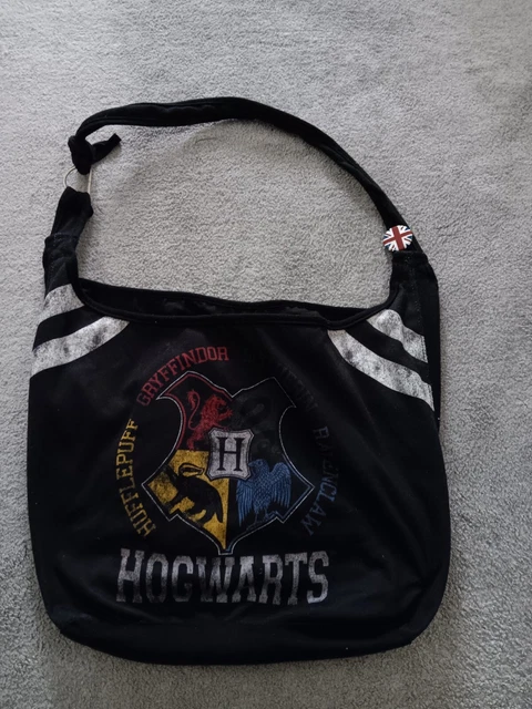 BORSA HOBO HARRY Potter Hogwarts Varsity nera con spilla pinback Union ...