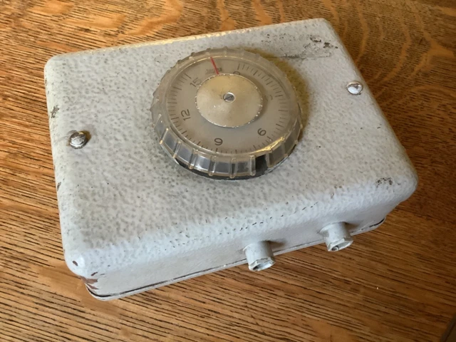 VINTAGE JSGUS TIMER Graduations up to 15 Minutes. Housed in Galvanised ...