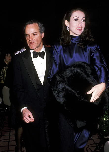 HENRY KRAVIS AND Carolyne Roehm attend 14th Annual New York - 1989 Old ...