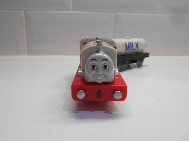 TOMY TRACKMASTER THOMAS the tank engine battery train stanley and milk ...