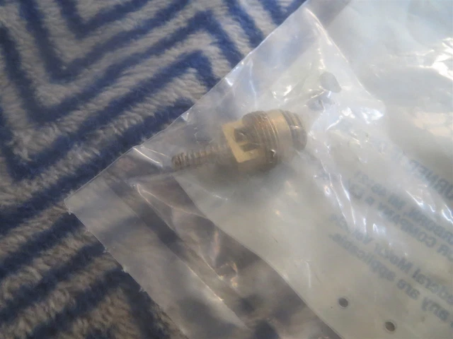 NOS FORD HARDWARE Valvola Parte Numero F37Z-1700-D Nuovo EUR 5,53 ...