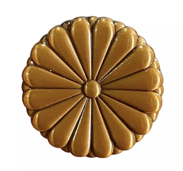 IMPERIAL SEAL OF Japan Japanese Chrysanthemum Metal Pin Badge Emperor £ ...