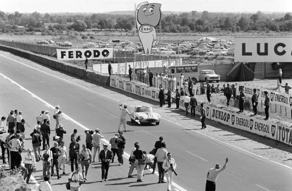 BRIGGS CUNNINGHAM & Roy Salvadori, Jaguar E-type Lightweight 1962 Old ...