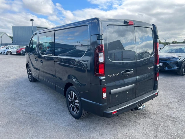 RENAULT TRAFIC LL30 Blue dCi 170 auto extra sport panel van MY2 Diesel ...