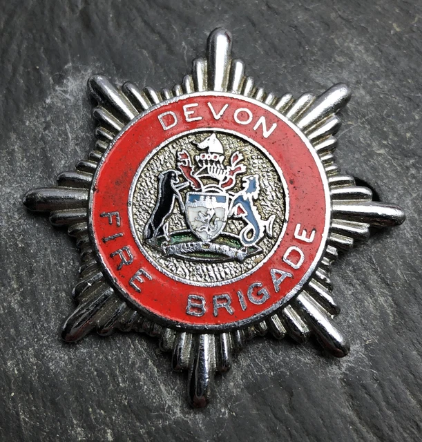 OBSOLETE ORIGINAL DEVON FIRE BRIGADE 1st ISSUE CAP BADGE. £12.95 ...