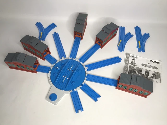 TOMY TRACKMASTER THOMAS The Tank Engine turntable Engine Sheds Set 7587 ...