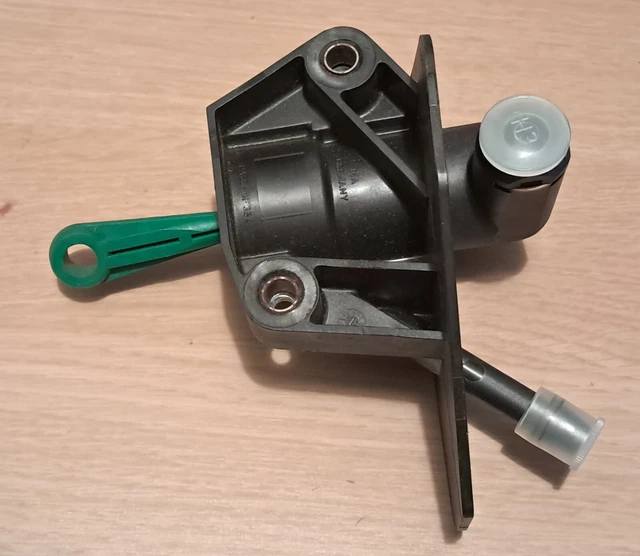FORD FIESTA MK4 Puma.New Genuine Ford Clutch Master Cylinder.1017582 £ ...