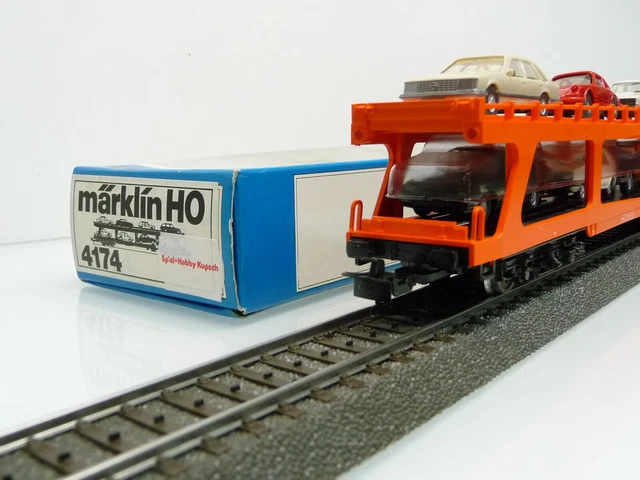 MÄRKLIN 4174 H0 Autotransportwagen der ÖBB 51 81 98-80 002-2 mit 8 PKW ...